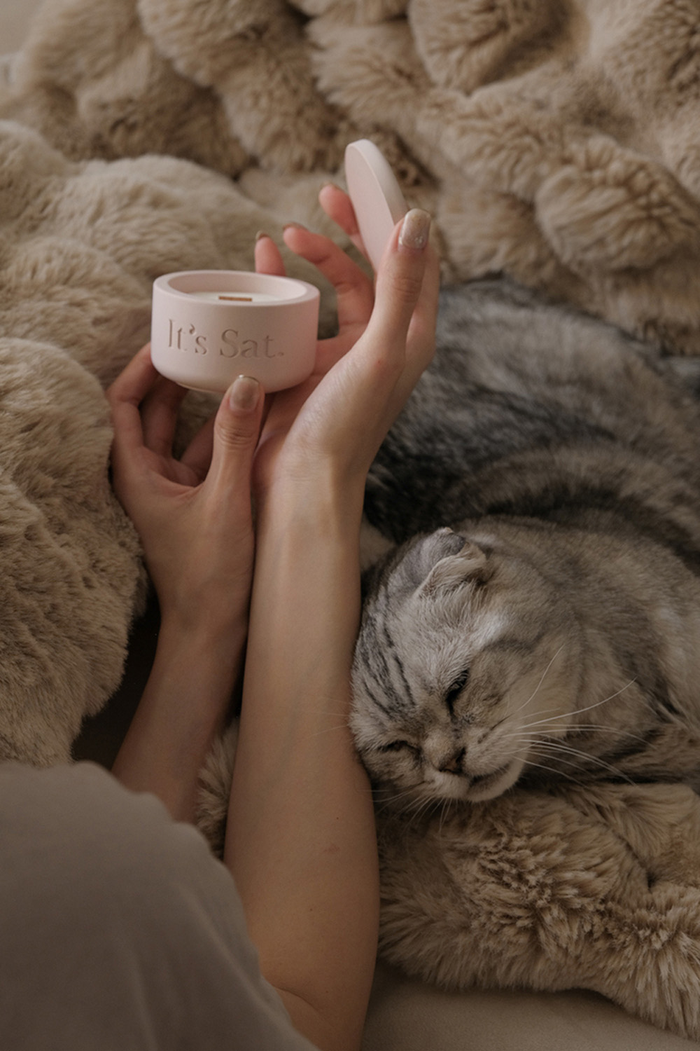 It's Sat. 原創手工香氛蠟燭 - mooin 目隱生活 | 奶油色、大地色系居家用品 - mao & kou